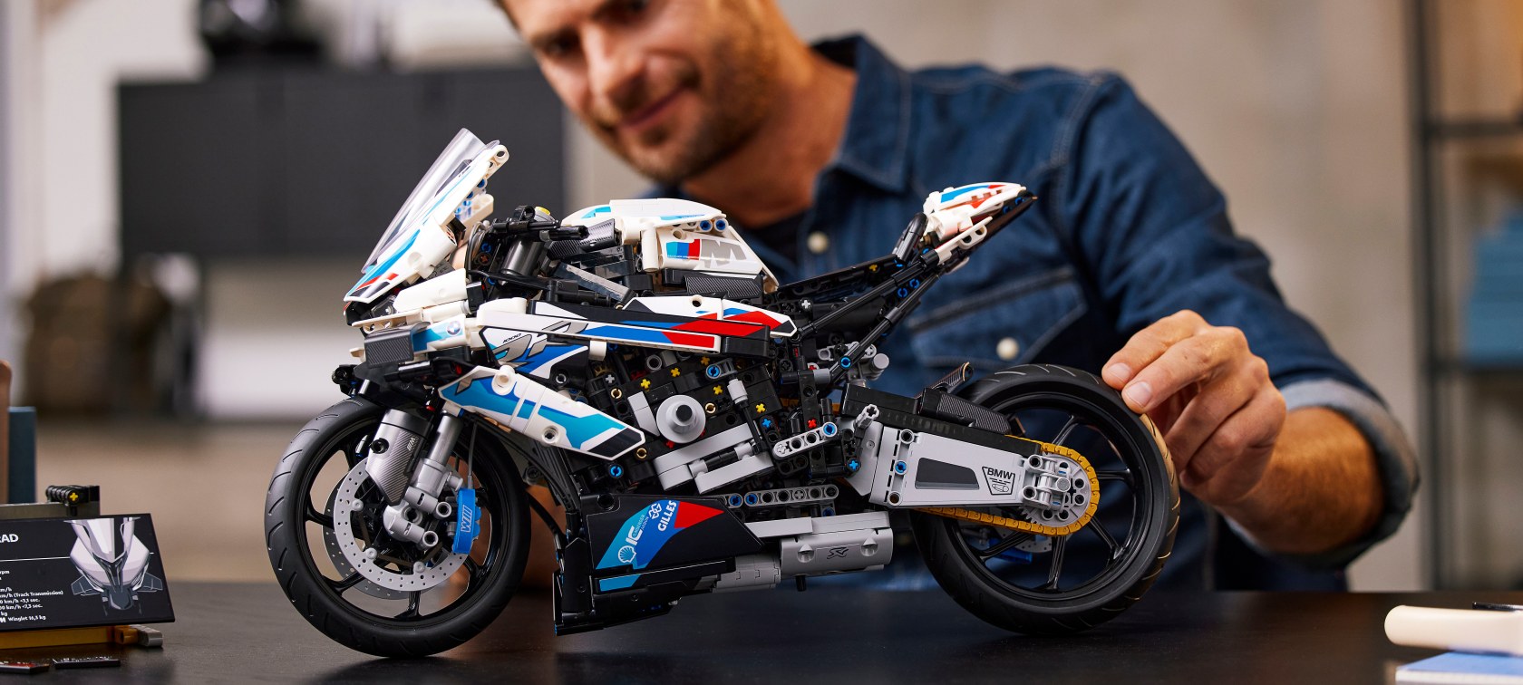 LEGO Technic BMW M 1000 RR